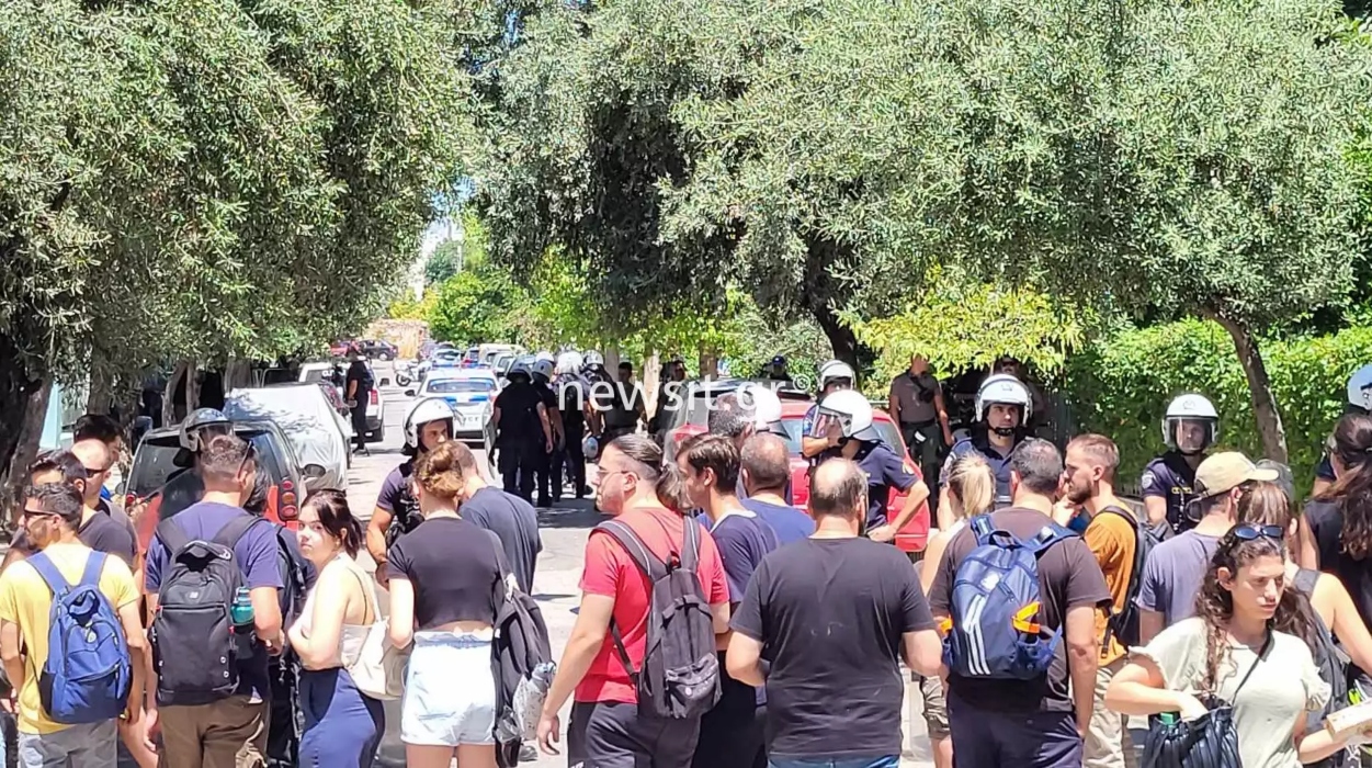 Άνω Πατήσια: Ανεστάλη η έξωση μονογονεϊκής οικογένειας για χρέος 800 ...