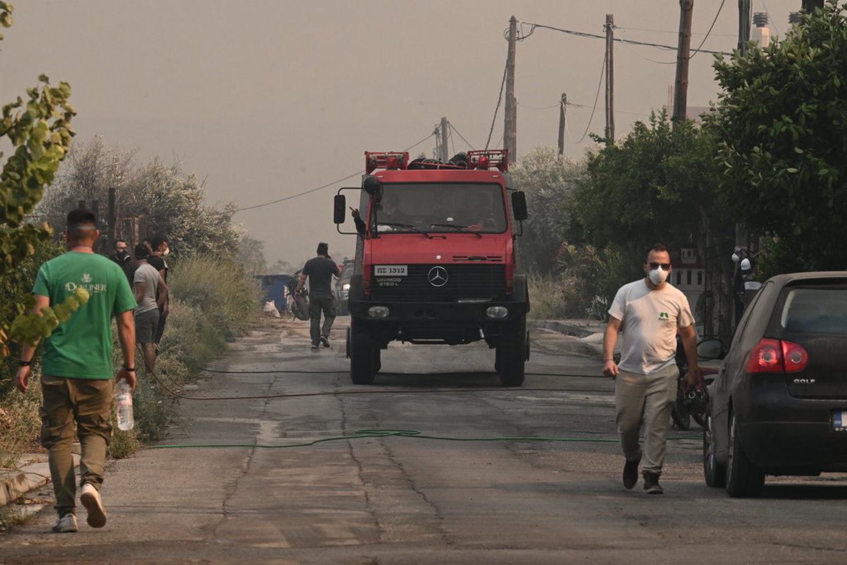 Η στιγμή των εκρήξεων στη Νέα Αγχίαλο – Ο τρόμος της δημοσιογράφου της ...
