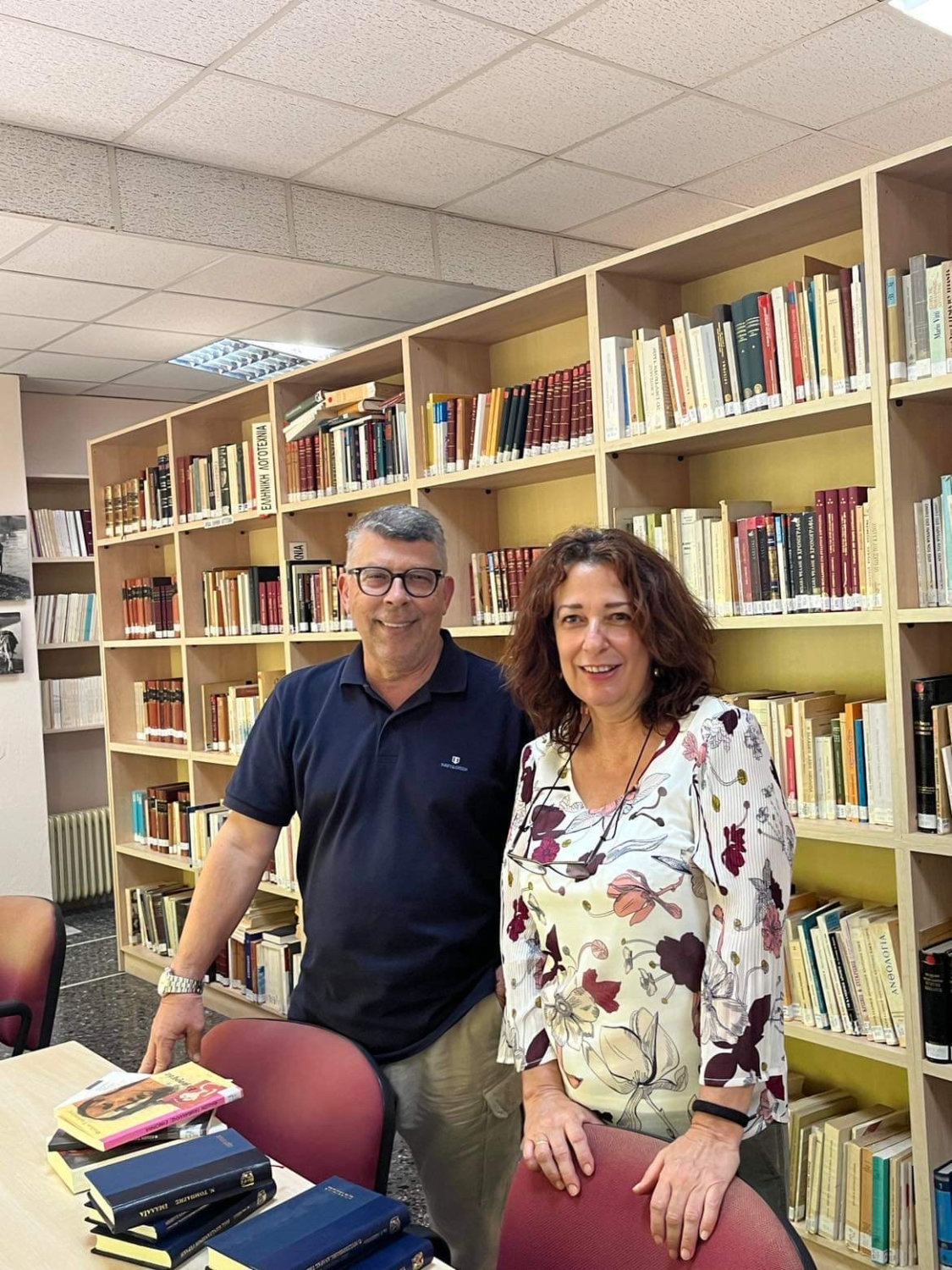 Δωρεά βιβλίων στη Δημοτική Βιβλιοθήκη Λάρισας- Αλέξης Μπατζανούλης ...