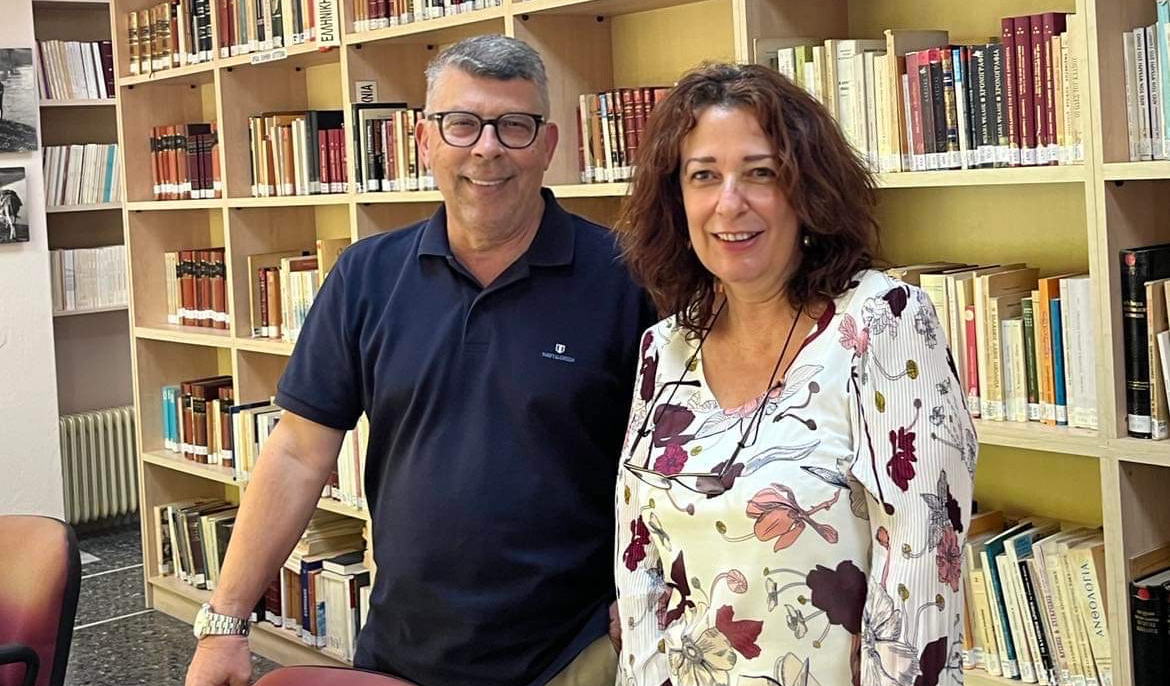 Δωρεά βιβλίων στη Δημοτική Βιβλιοθήκη Λάρισας- Αλέξης Μπατζανούλης ...