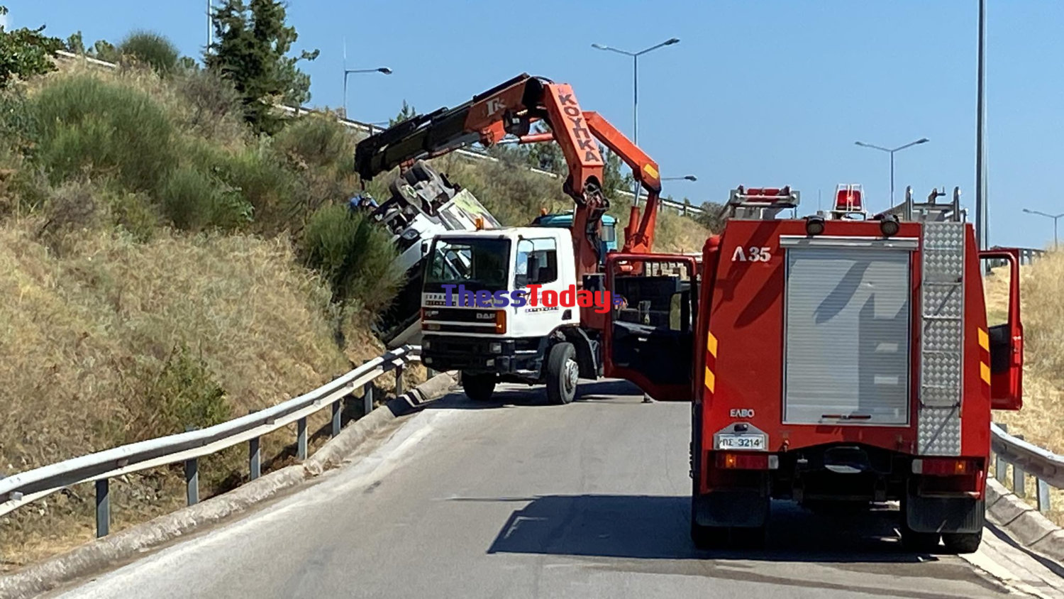 ΚΟΙΝΩΝΙΑPRESS Θεσσαλονίκη: Φορτηγό εξετράπη της πορείας του ...