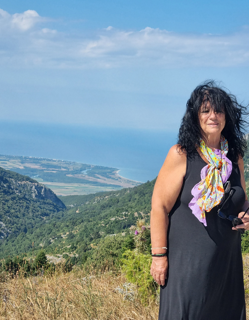 Ευχές από την Άννα Βαγενά για τη γιορτή της Παναγίας - larissanet.gr