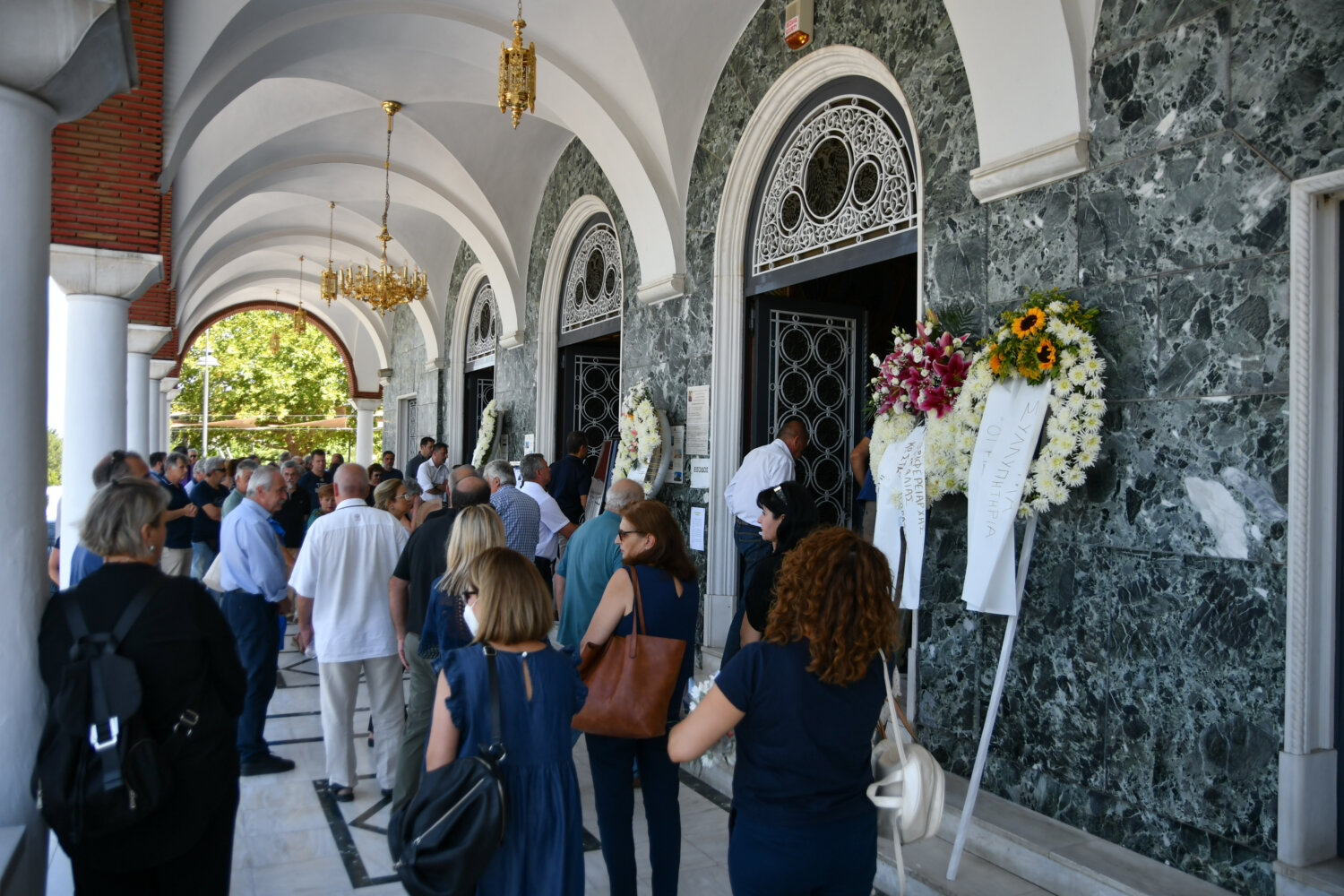 Λάρισα: Συγκίνηση στο τελευταίο "αντίο" για τη Σταματία Κοντονάσιου ...