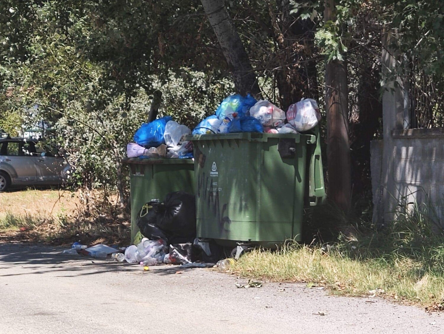 Καταγγελία: Ασφυκτική η κατάσταση με τα σκουπίδια στα παράλια του δήμου ...