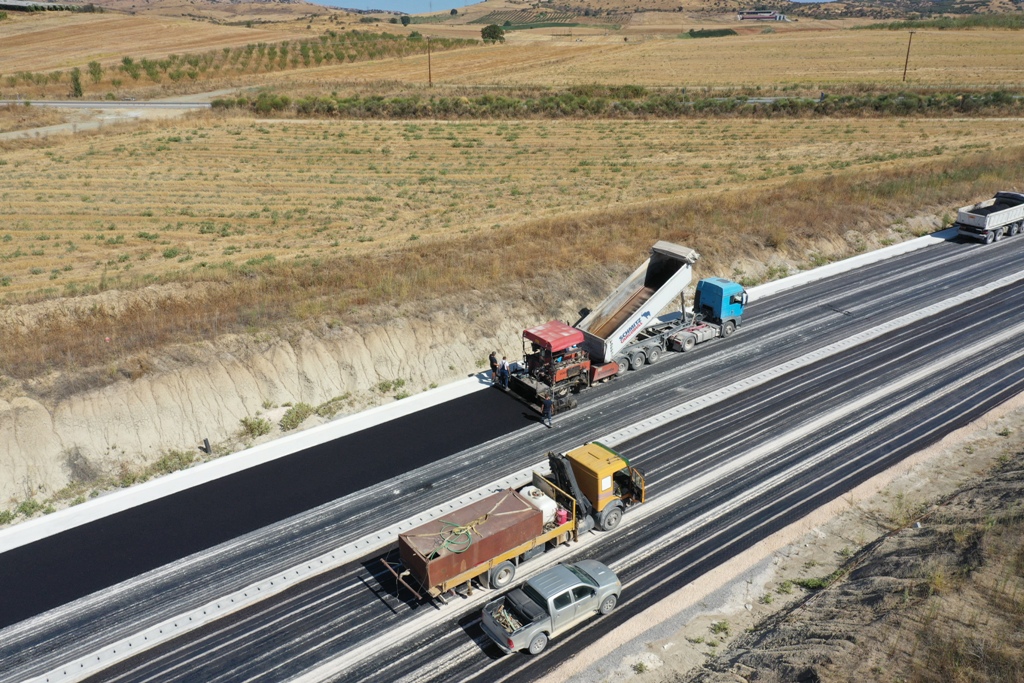 Ασφαλτοστρώνεται ο νέος οδικός άξονας της παράκαμψης Συκεώνα που ...