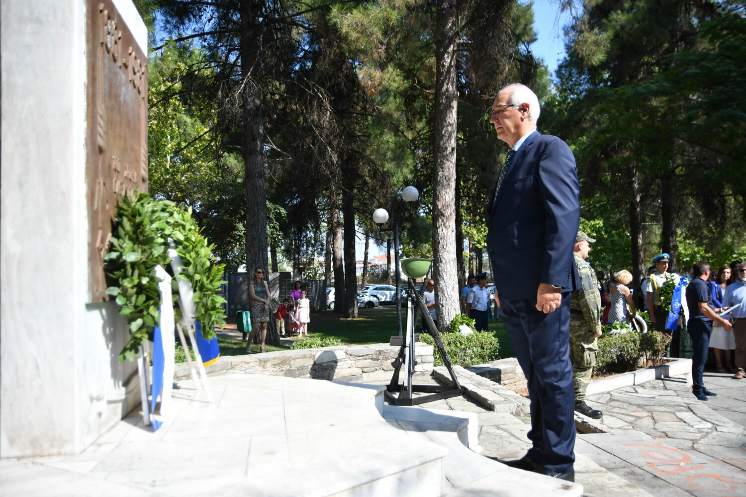 Εικόνες από την κατάθεση στεφάνων για την Απελευθέρωση της Λάρισας (φωτ ...