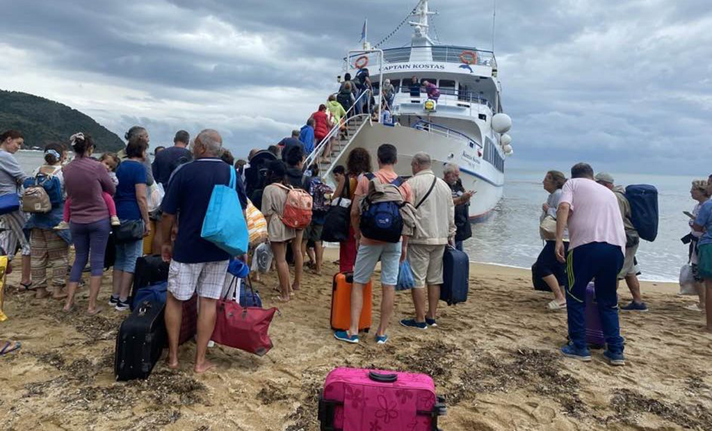 Στη Λάρισα μεταφέρονται 190 ντόπιοι και τουρίστες από το Πήλιο ...