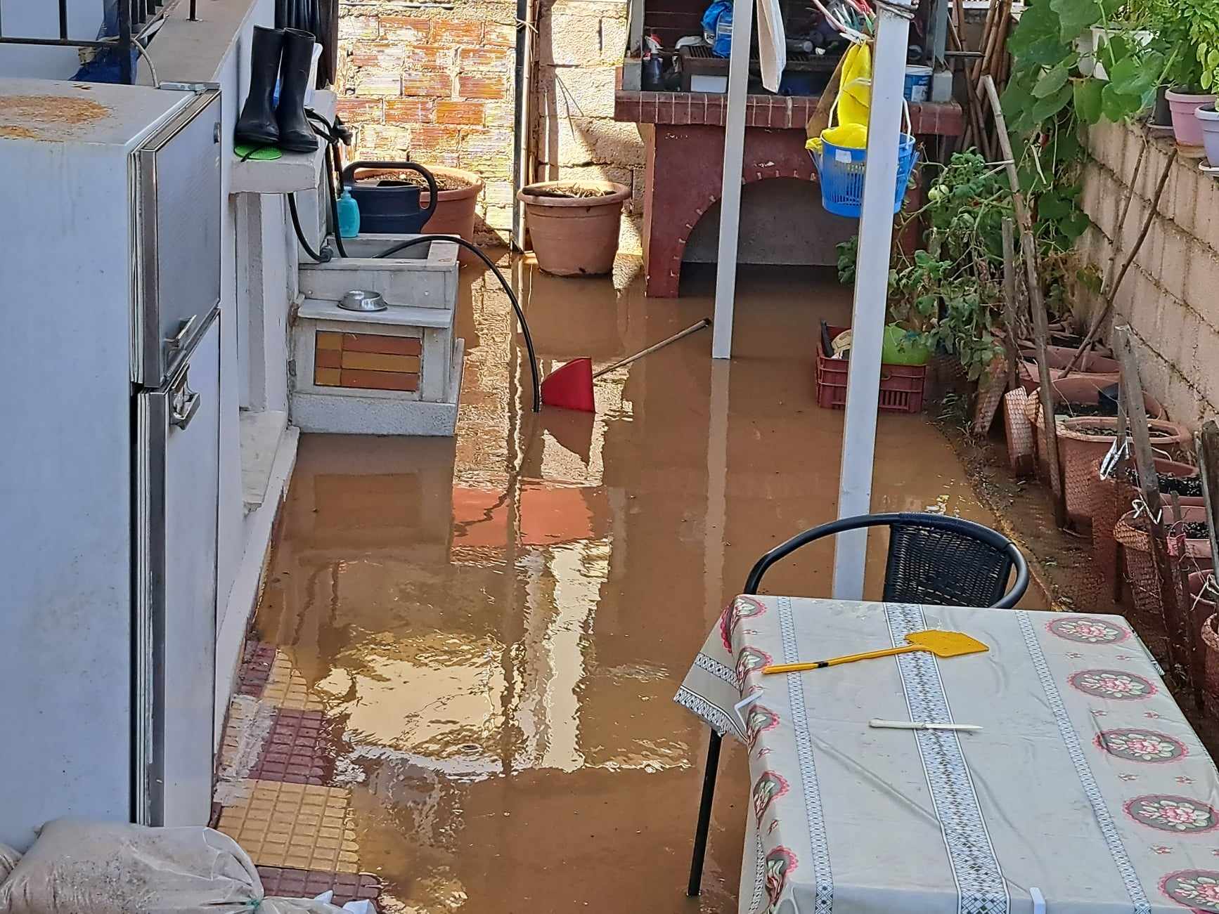 Λάρισα: Απέραντη λίμνη έγινε περιοχή στη συνοικία Ν. Σμύρνη (φωτ ...