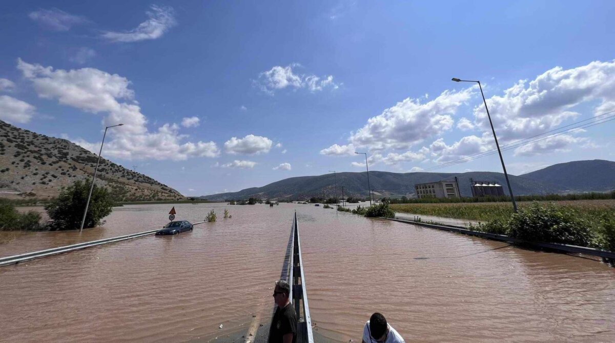 "Εξαφανίστηκε" η ε.ο. Τρικάλων-Λάρισας (εικόνες) - larissanet.gr