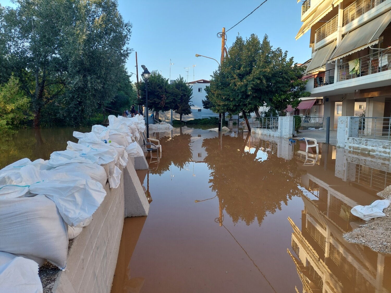 Λάρισα: Στα Ταμπάκικα αγωνιούν και περιμένουν - larissanet.gr