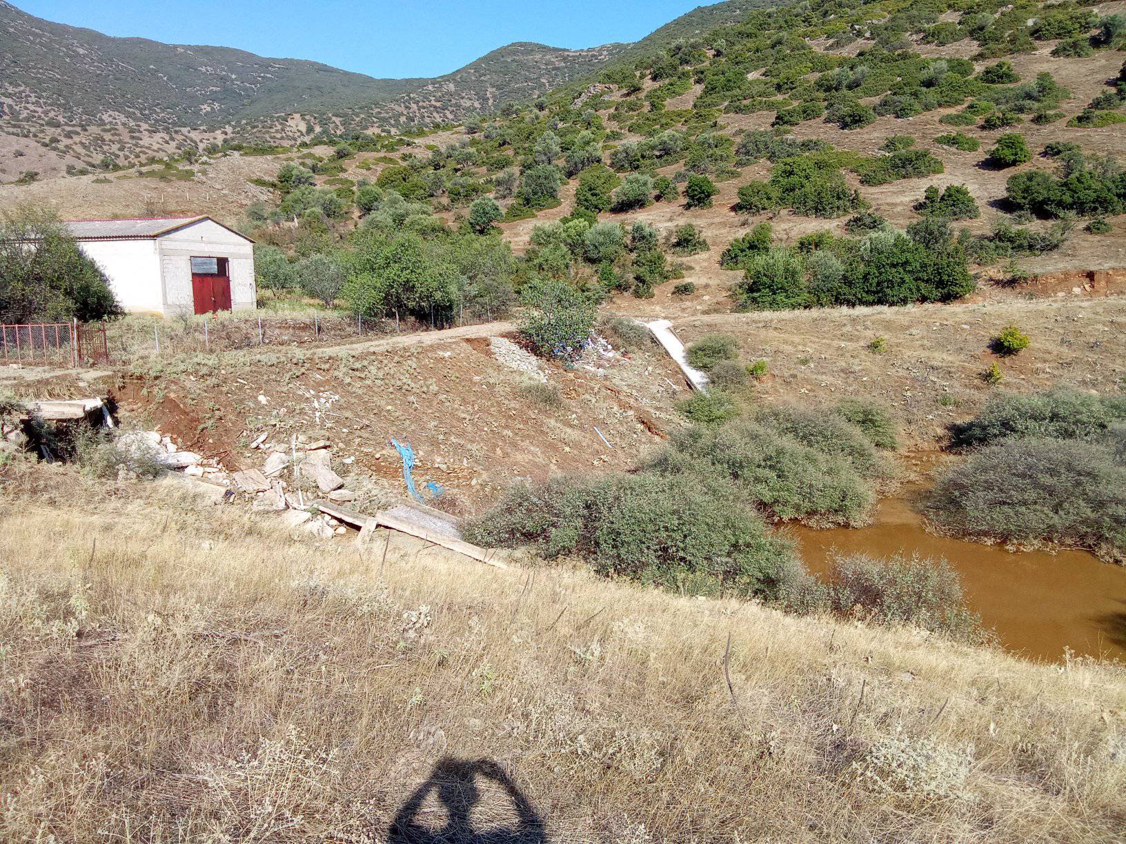 Εκτεταμένες ζημιές σε αποστραγγιστική λεκάνη στην περιοχή "Γιακάς" στο ...