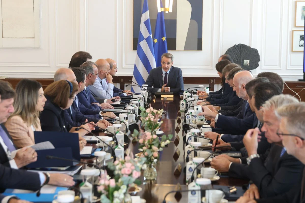 Ανασχηματισμός: Για «ομολογία αποτυχίας» κάνουν λόγο τα κόμματα της ...