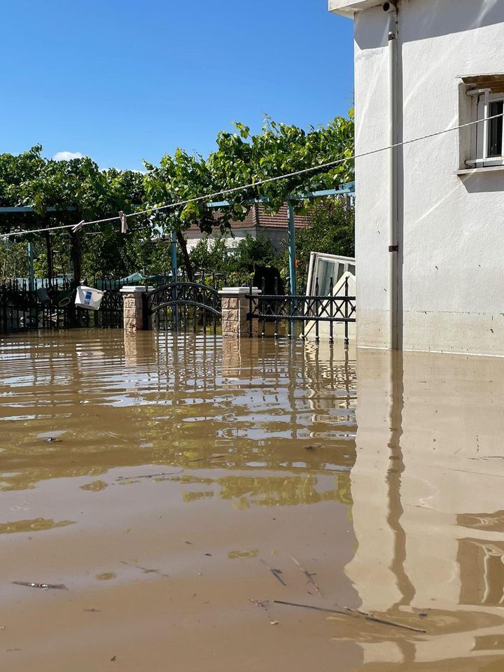 "Γκρεμίζονται σπίτια στο πλημμυρισμένο Κουλούρι Λάρισας..." (φωτ ...