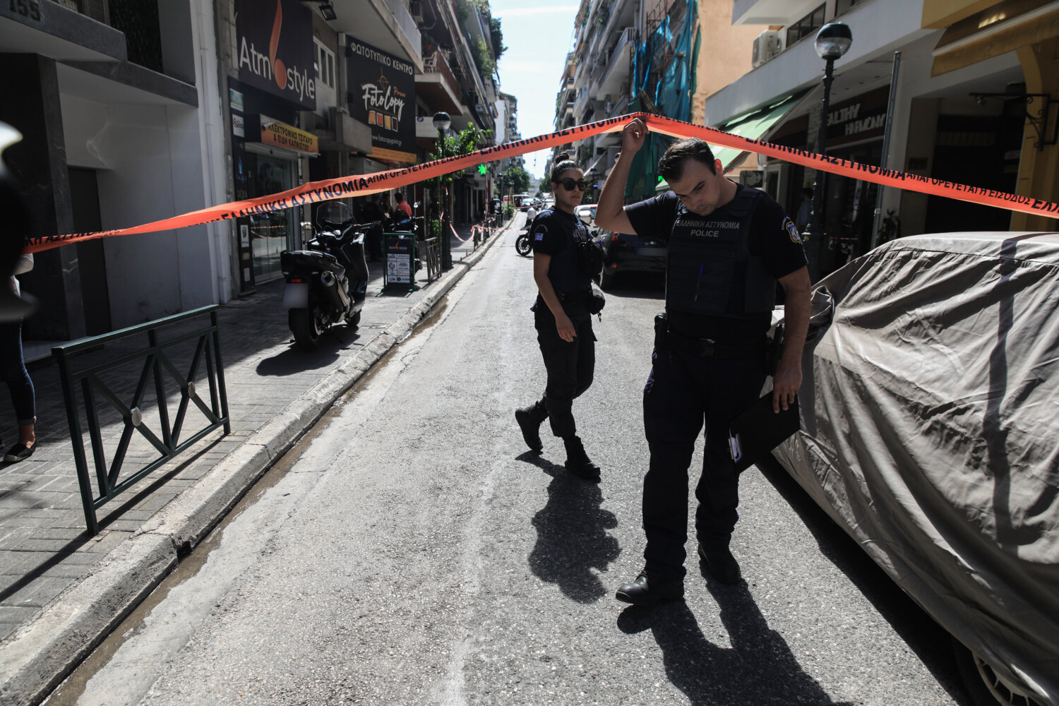 Δολοφονία στον Πειραιά: «Πάρκαραν στο πεζοδρόμιο, αγανάκτησα» – Τα ...