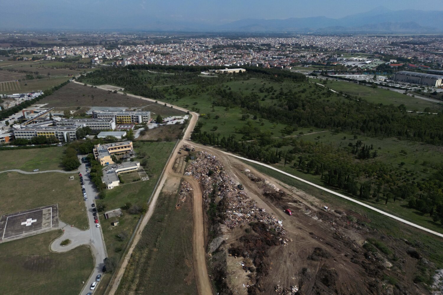 Λάρισα: Τέλος η απόθεση ογκωδών απορριμμάτων από την πλημμύρα στο ...