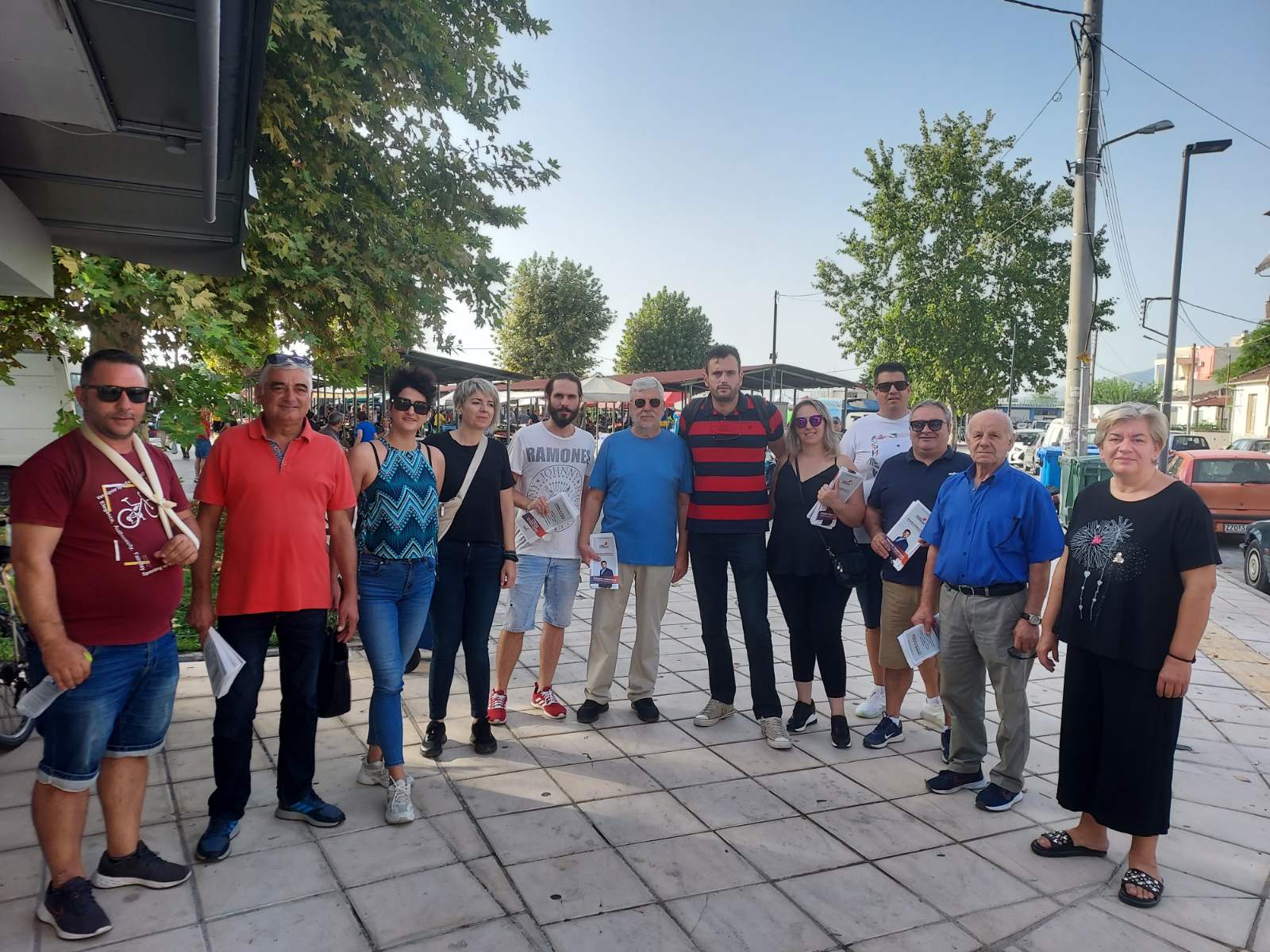 Στη λαϊκή αγορά του Τυρνάβου ο Στέλιος Τσικριτσής - larissanet.gr