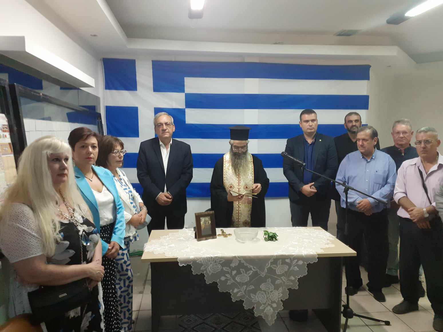 Με αρκετό κόσμο τα εγκαίνια για το εκλογικό κέντρο της «Λαρισαίων ...