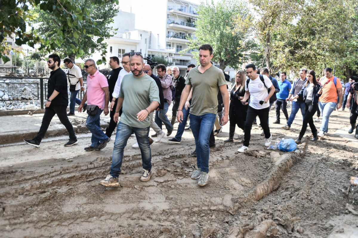 Στον Βόλο δίπλα στους πλημμυροπαθείς ο Στέφανος Κασσελάκης ...