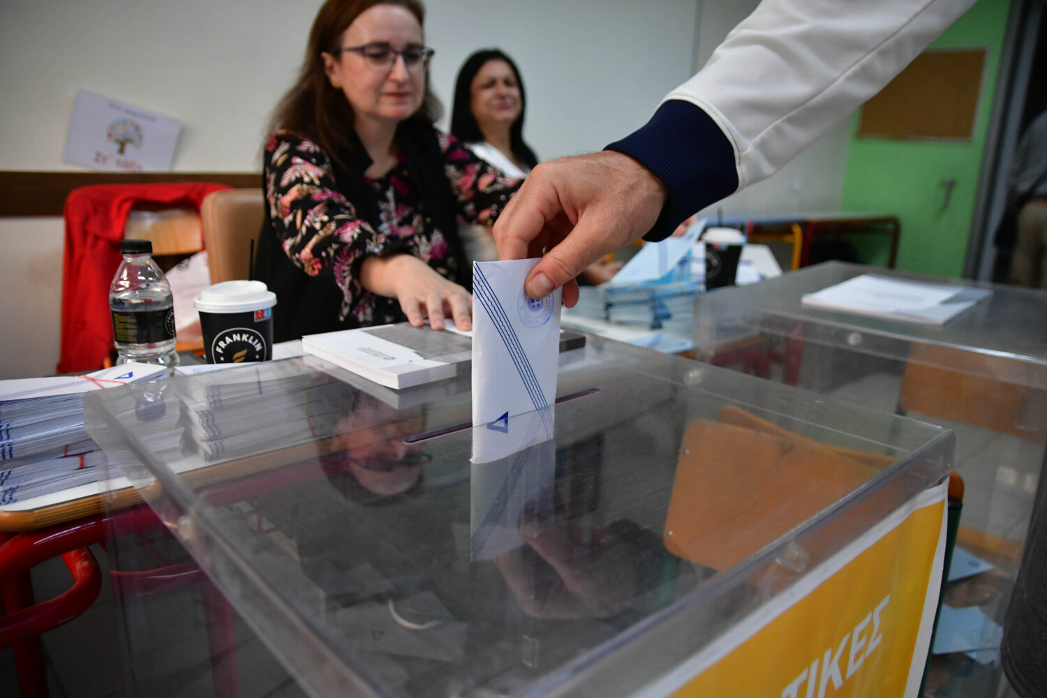 Χωρίς προβλήματα ξεκίνησε η εκλογική διαδικασία στην Π.Ε Λάρισας ...