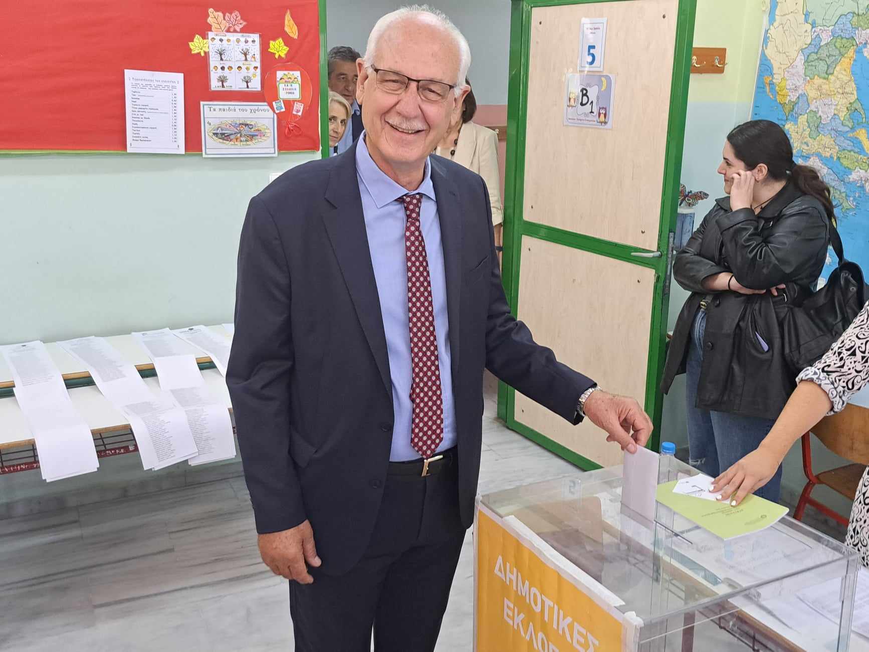 Ψήφισε ο Απ. Καλογιάννης: Αισιοδοξία για το αποτέλεσμα - "Θα ...