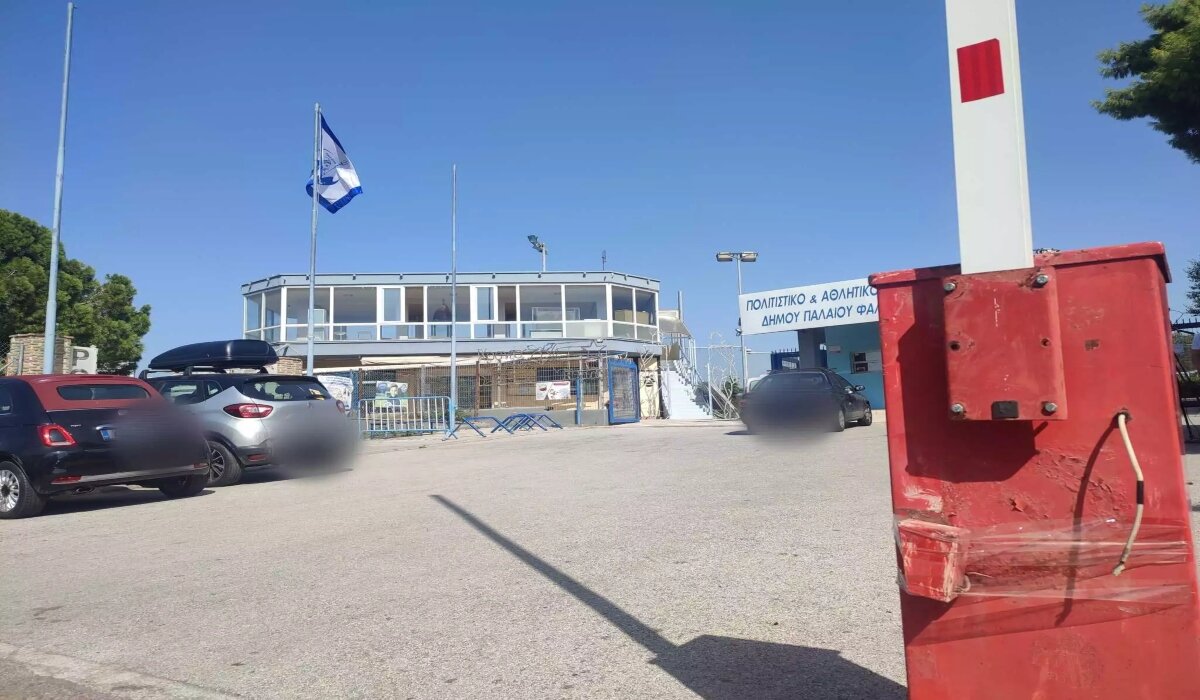 Παλαιό Φάληρο: Τι λένε οι γονείς του 10χρονου που ξυλοκοπήθηκε έξω από ...