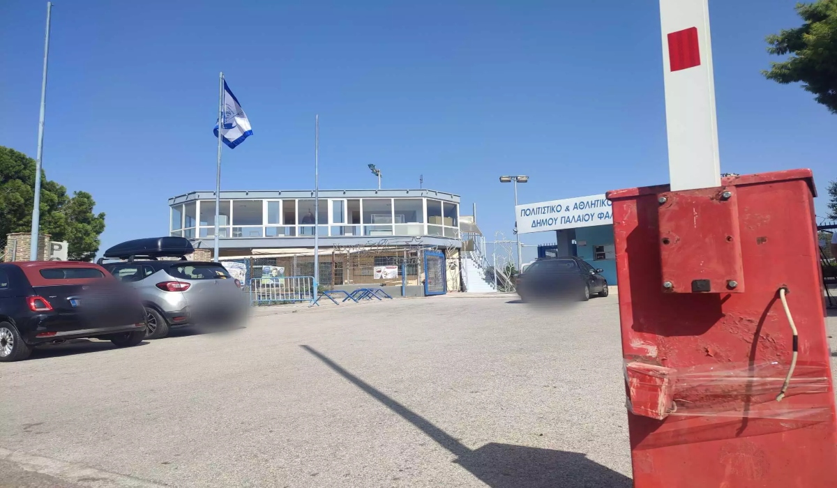 Παλαιό Φάληρο: Τι λένε οι γονείς του 10χρονου που ξυλοκοπήθηκε έξω από ...