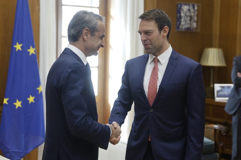 Σε εξέλιξη η συνάντηση του Κ. Μητσοτάκη με τον Στ. Κασσελάκη – Ο ...