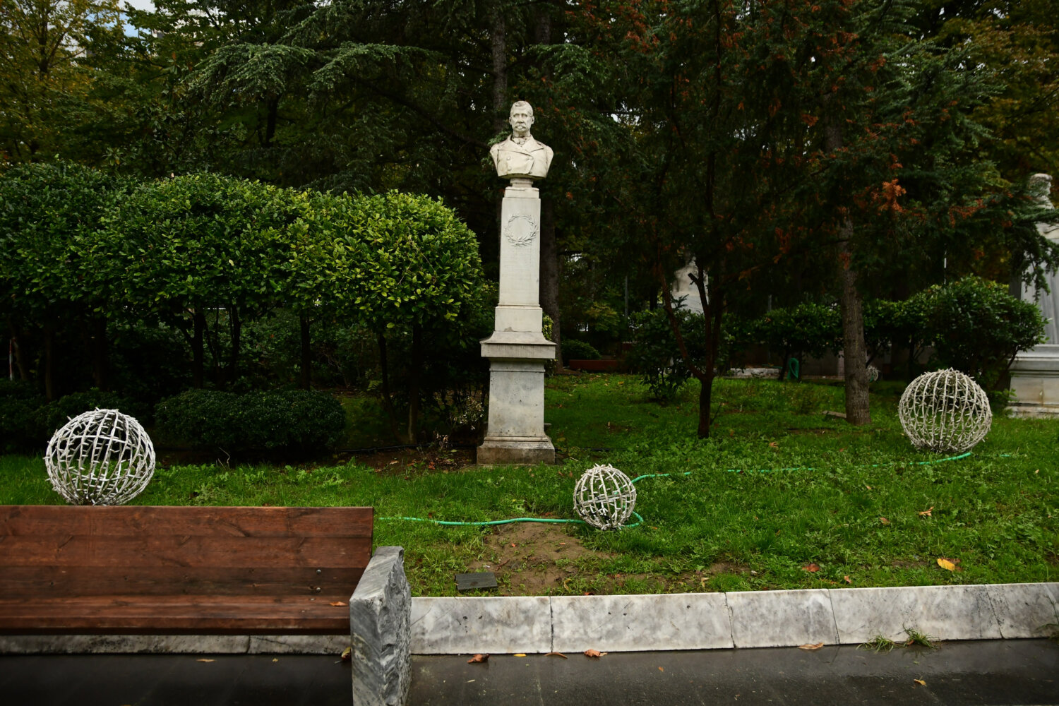 Χριστουγεννιάτικος στολισμός σε κεντρικά σημεία της Λάρισας (φωτ ...