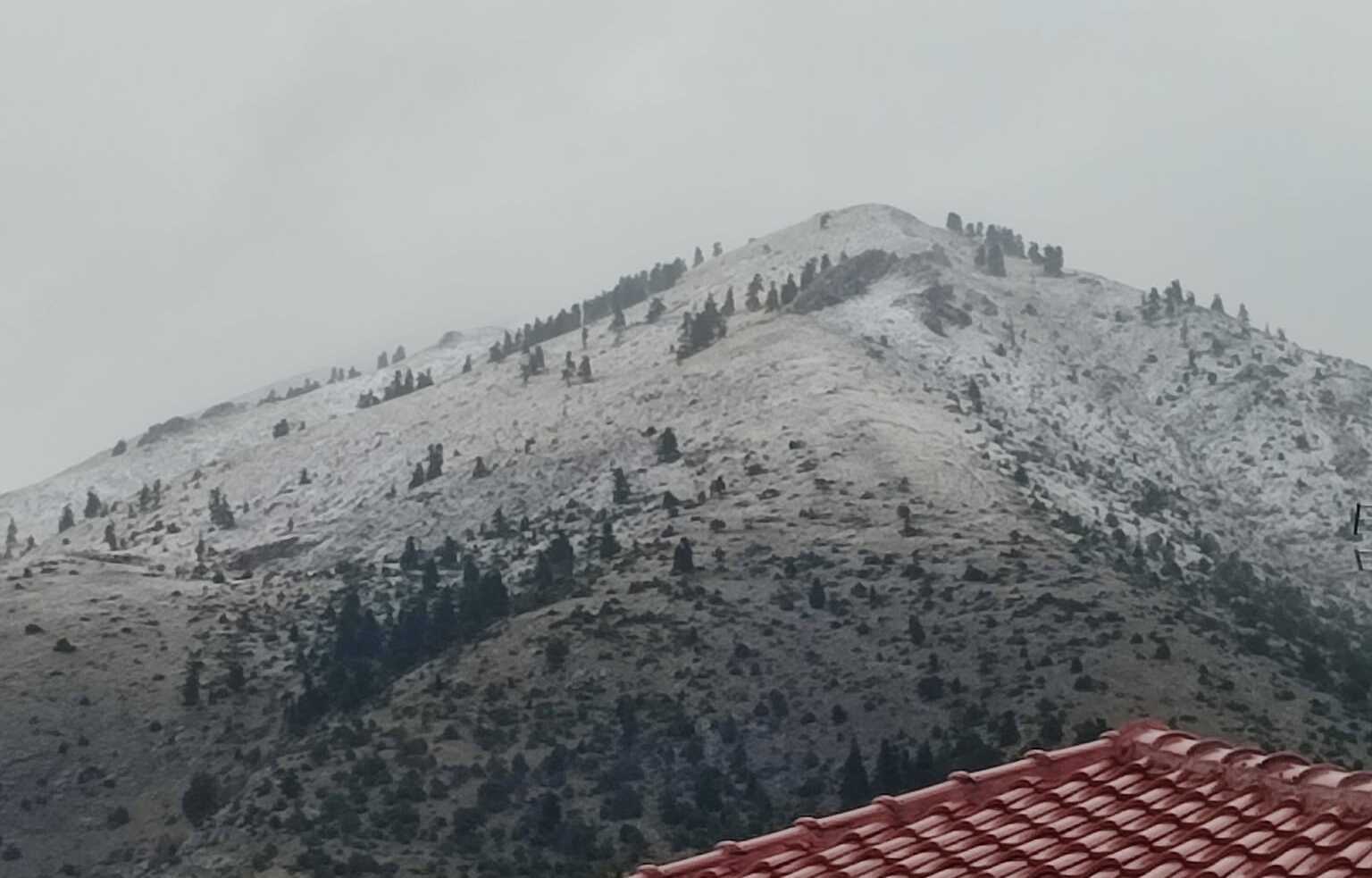 Λάρισα: Το χιόνι "πασπάλισε" τις κορυφές στον Κίσσαβο - Δείτε εικόνα ...
