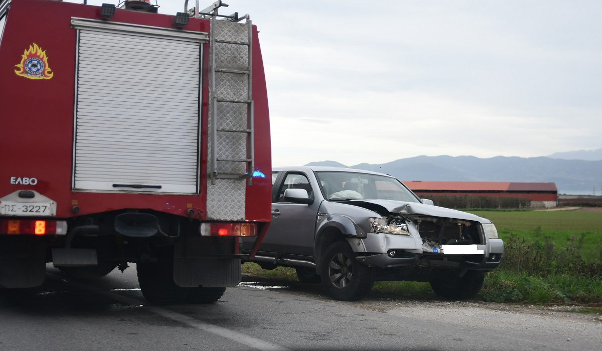 Τροχαίο ατύχημα στο δρόμο Λάρισας-Τυρνάβου (φωτ.) - larissanet.gr