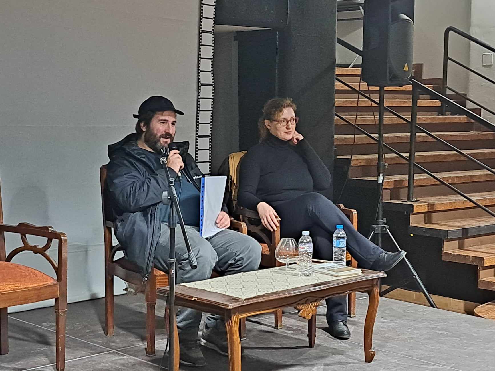 Μια "ζεστή" βραδιά στη Λογοτεχνική Γωνία με καλεσμένη την σημαντική ...