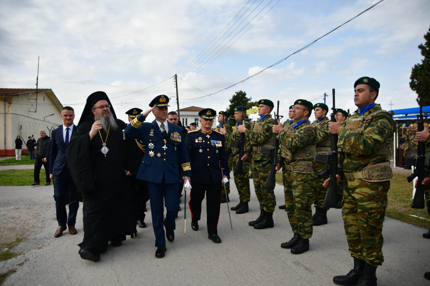 Εορτή Αγίας Βαρβάρας: Εικόνες από την ξενάγηση στην Έκθεση Οπλικών ...