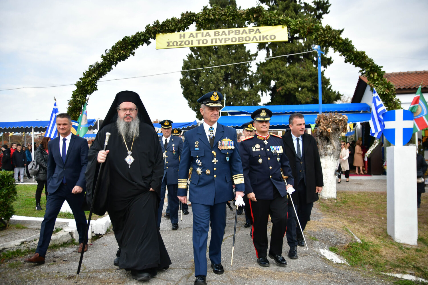 Εορτή Αγίας Βαρβάρας: Εικόνες από την ξενάγηση στην Έκθεση Οπλικών ...