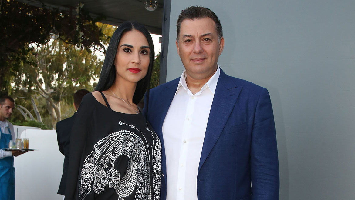Μελαχρινή, καλλονή, θα μπορούσε να είναι μοντέλο: Αυτή είναι η κούκλα ...