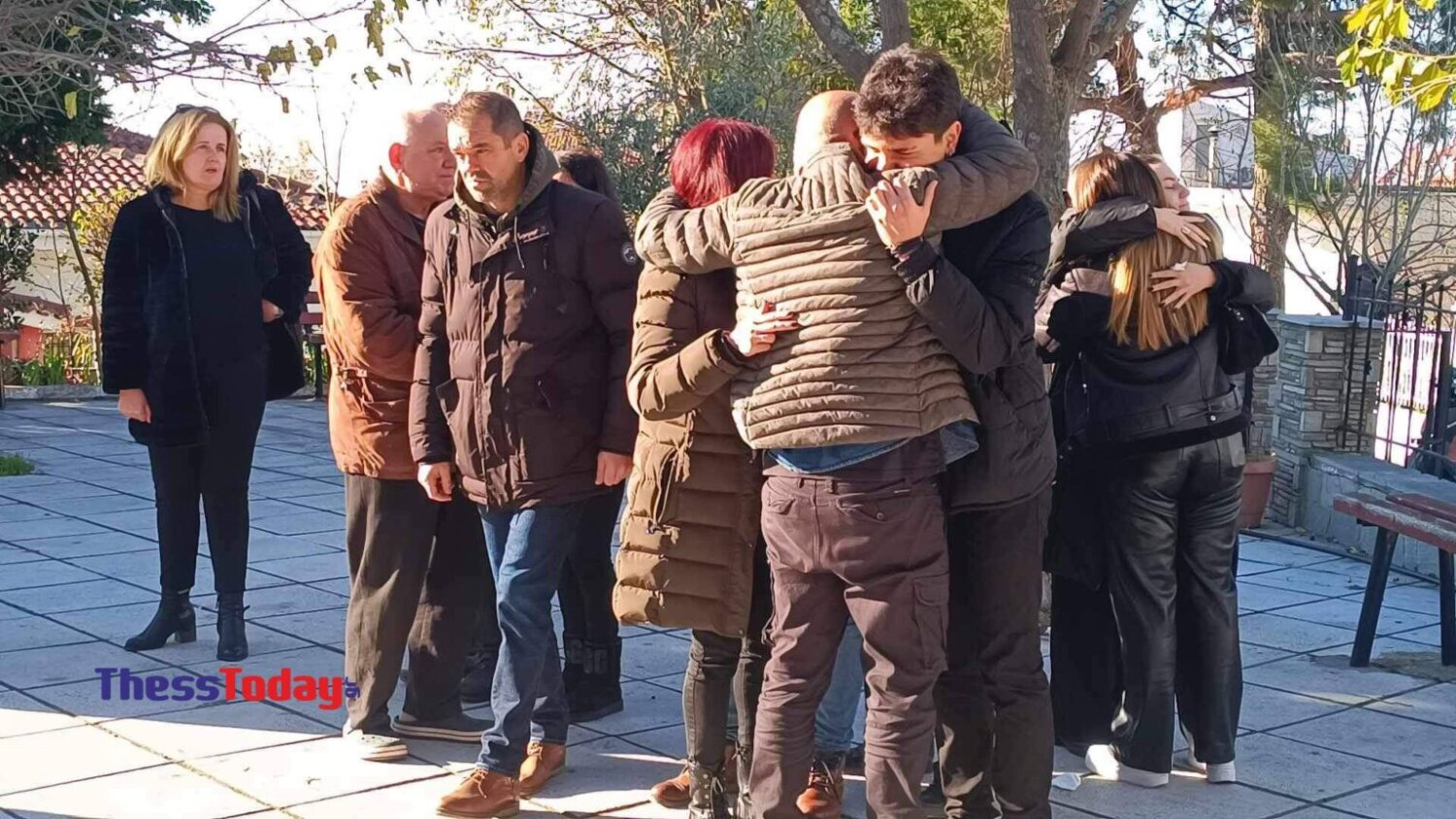 Θεσσαλονίκη: Σπαραγμός στην κηδεία της 50χρονης – «Αθάνατη» φώναξαν οι ...