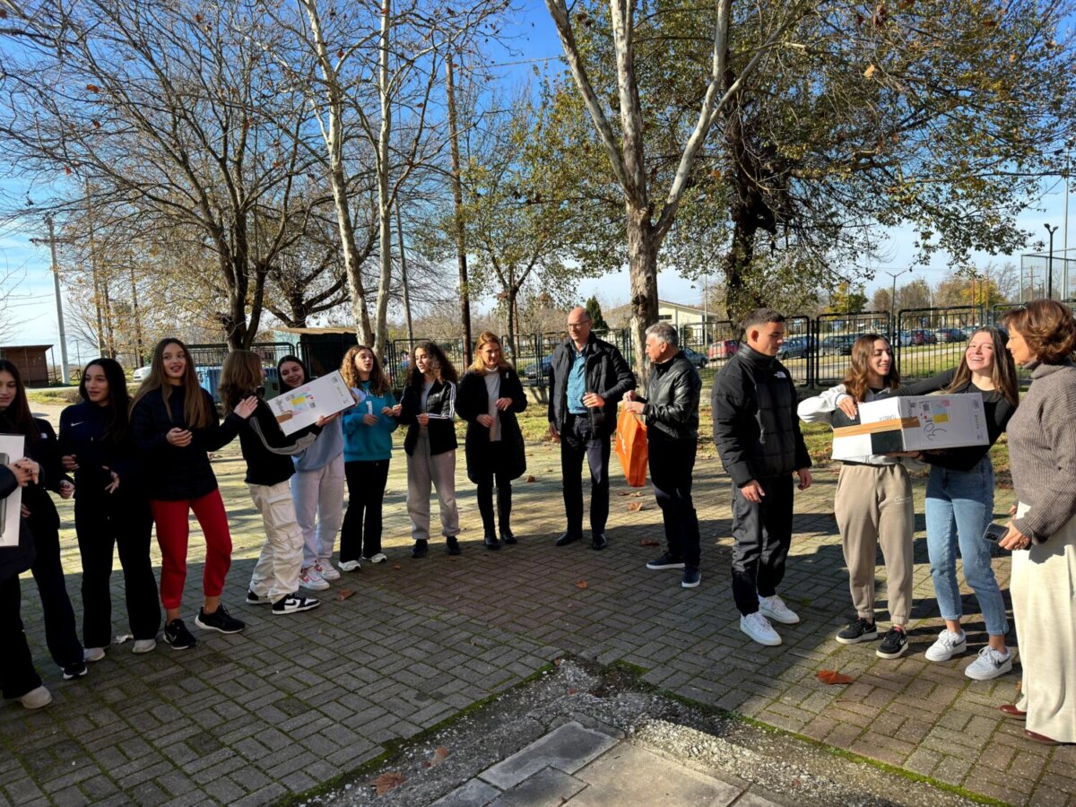 Η Λεόντειος Σχολή Νέας Σμύρνης δώρισε ηλεκτρονικό εξοπλισμό στο ...