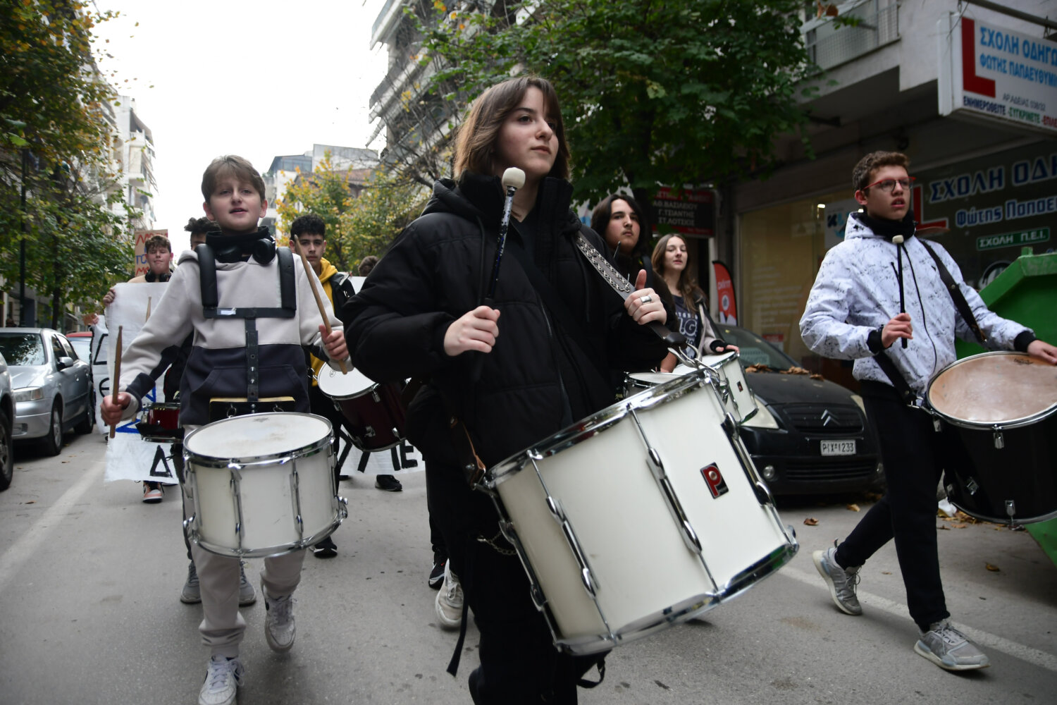 Ηχηρή διαμαρτυρία μαθητών του Μουσικού Σχολείου Λάρισας - Δείτε εικόνες ...