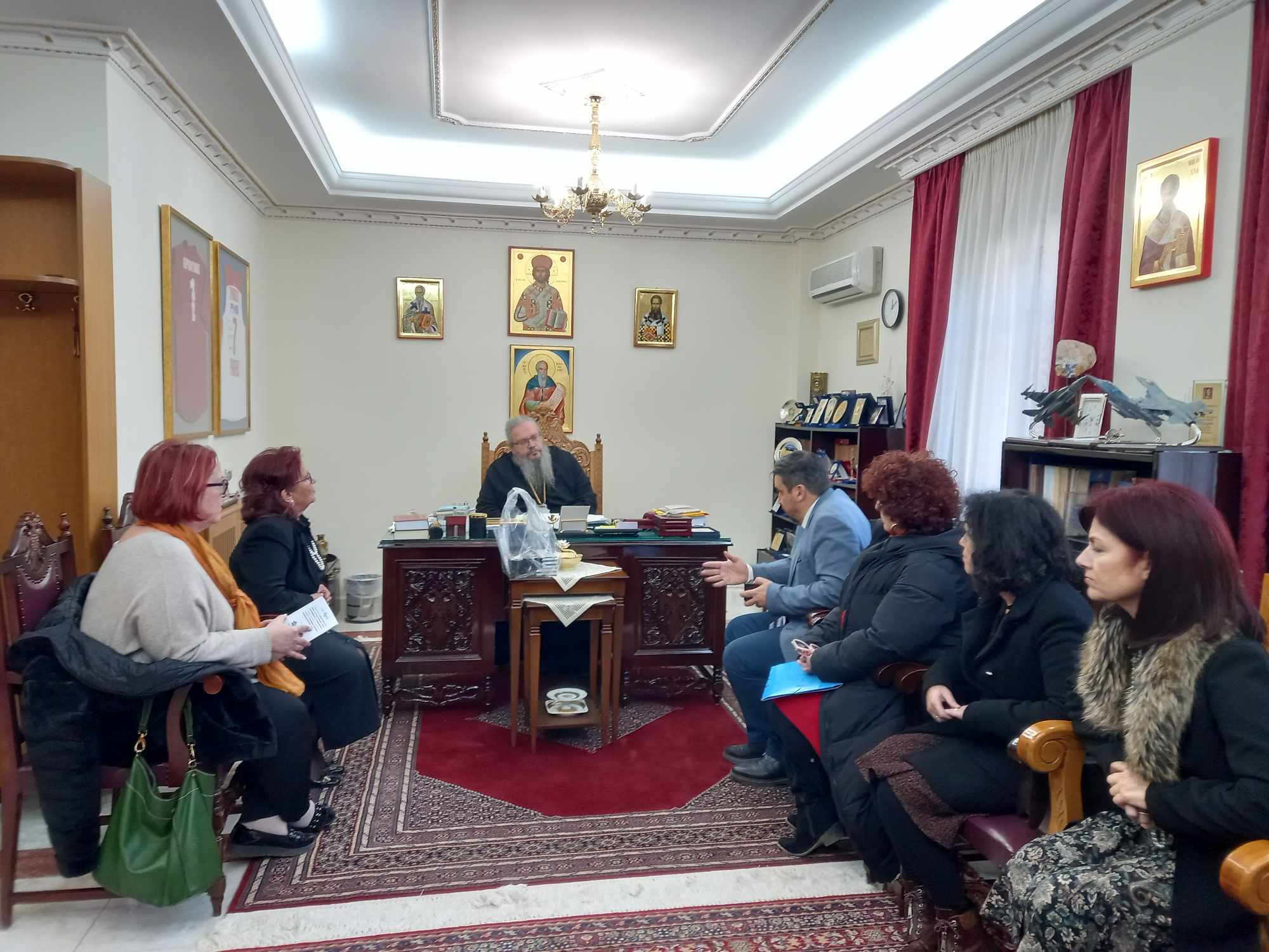 Στον Ιερώνυμο ο Σύλλογος Φίλων του Κέντρου Ψυχικής Υγείας του Γ.Ν.Λ ...