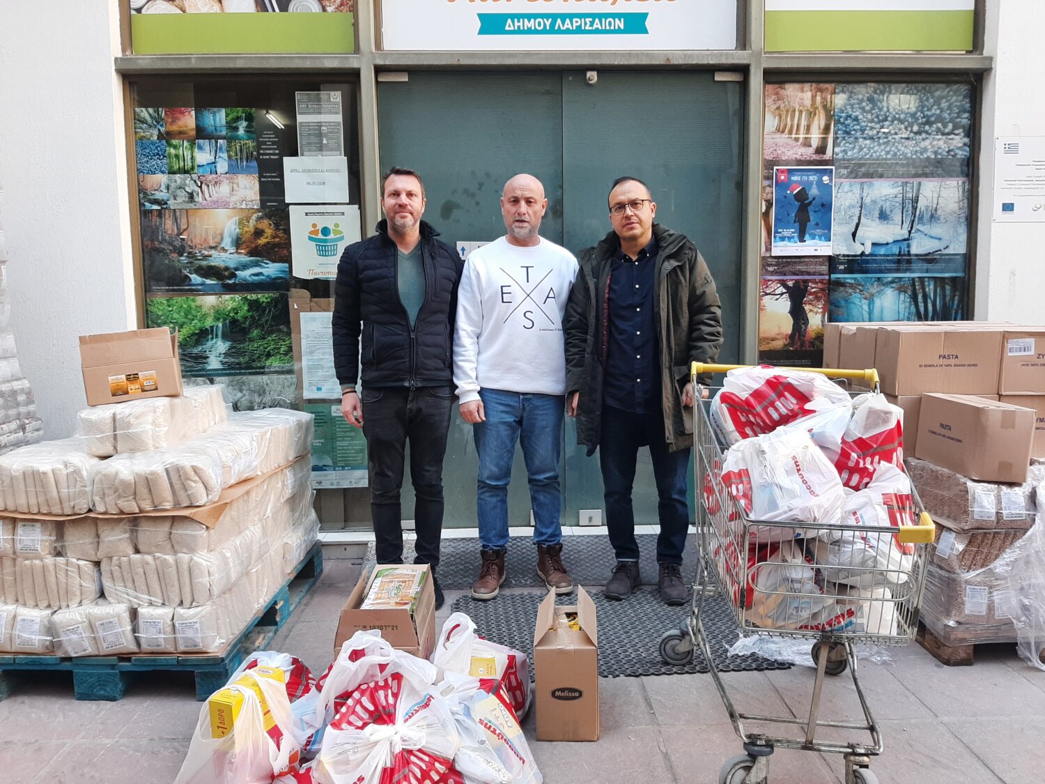 Τρόφιμα από τον Σύλλογο Εφοριακών στο Κοινωνικό Παντοπωλείο Δ ...