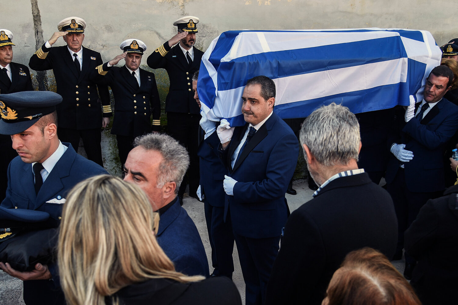 Κηδεία Επαμεινώνδα Κωστέα: «Άξιος, Αθάνατος» – Ράγισαν καρδιές για τον ...