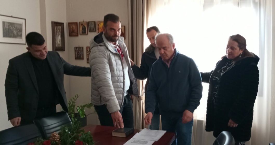 Ορκωμοσία νέων συμβούλων από τον δήμαρχο Τεμπών Γ. Μανώλη (φωτ ...