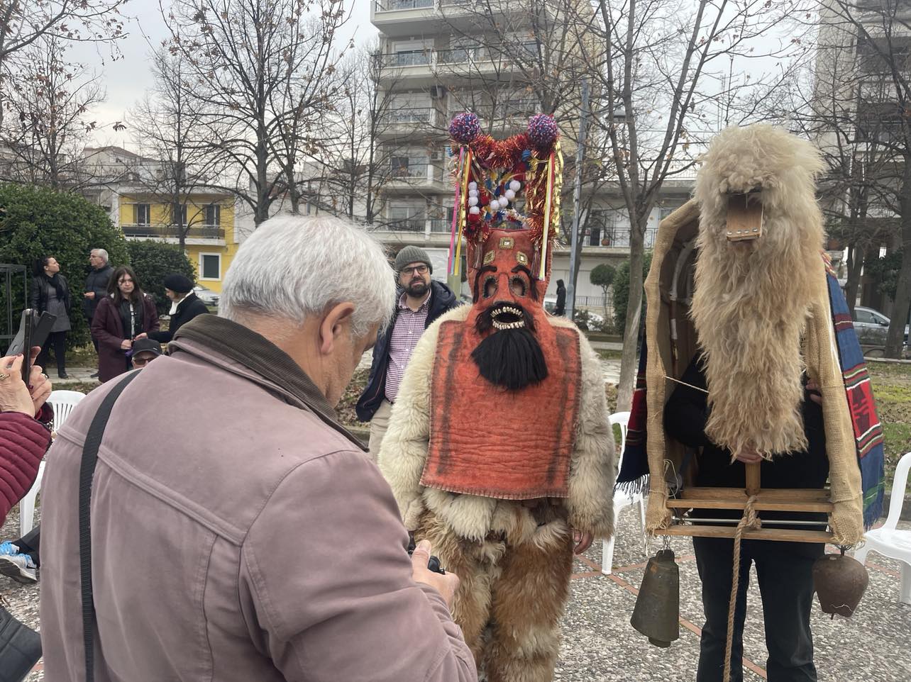 Λάρισα: Μεγάλο γλέντι με "Καμήλες", "Ντιβιτζήδες» και «Γρουνοχαρά» στην ...