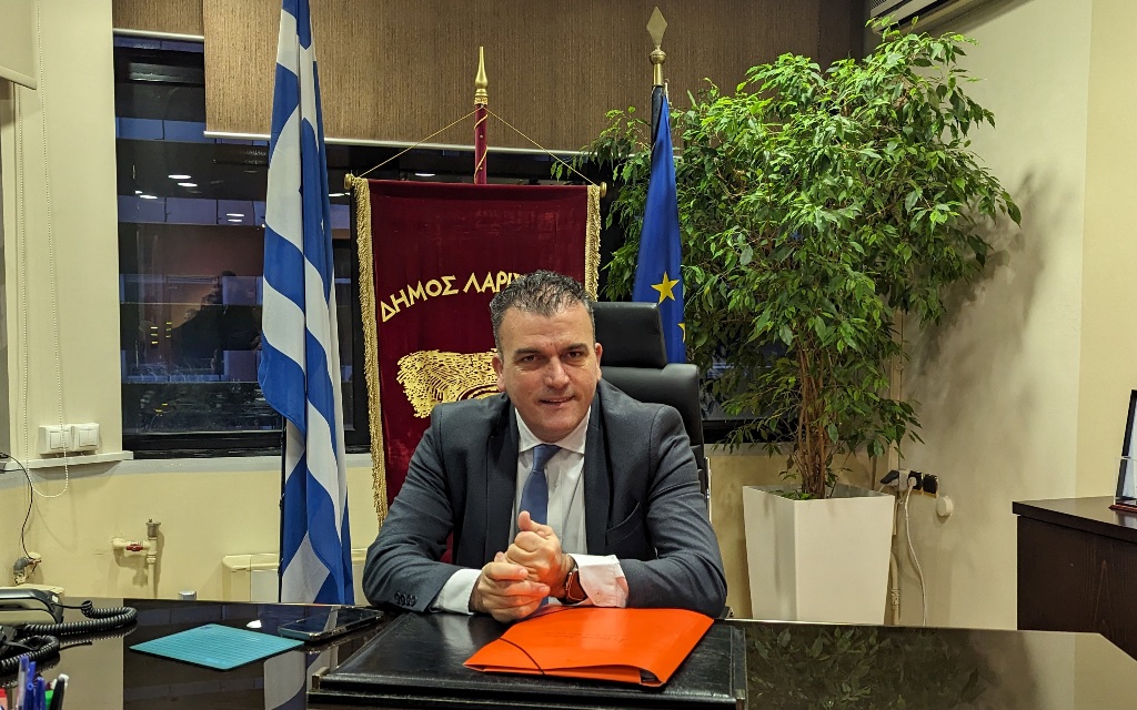 Από τις 7 το πρωί Θ. Μαμάκος, αντιδήμαρχοι και συνεργάτες στο Δημαρχείο ...