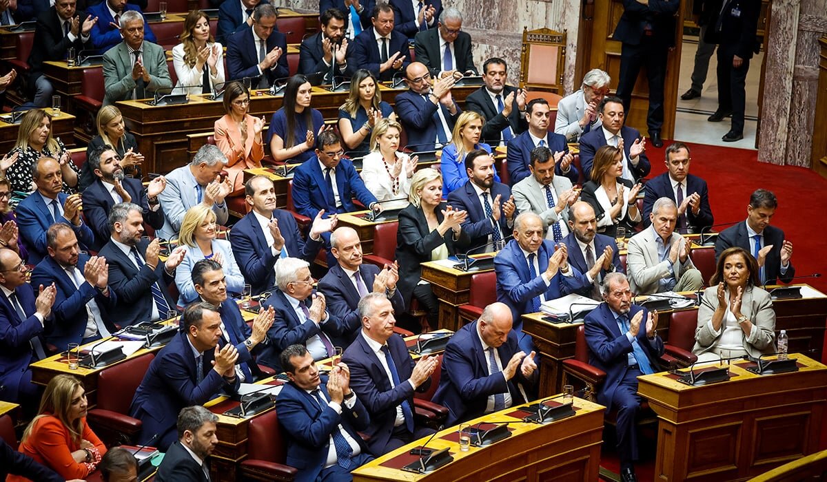 Ένας στους τρεις βουλευτές της ΝΔ δεν ψηφίζει τον γάμο των ομόφυλων ...