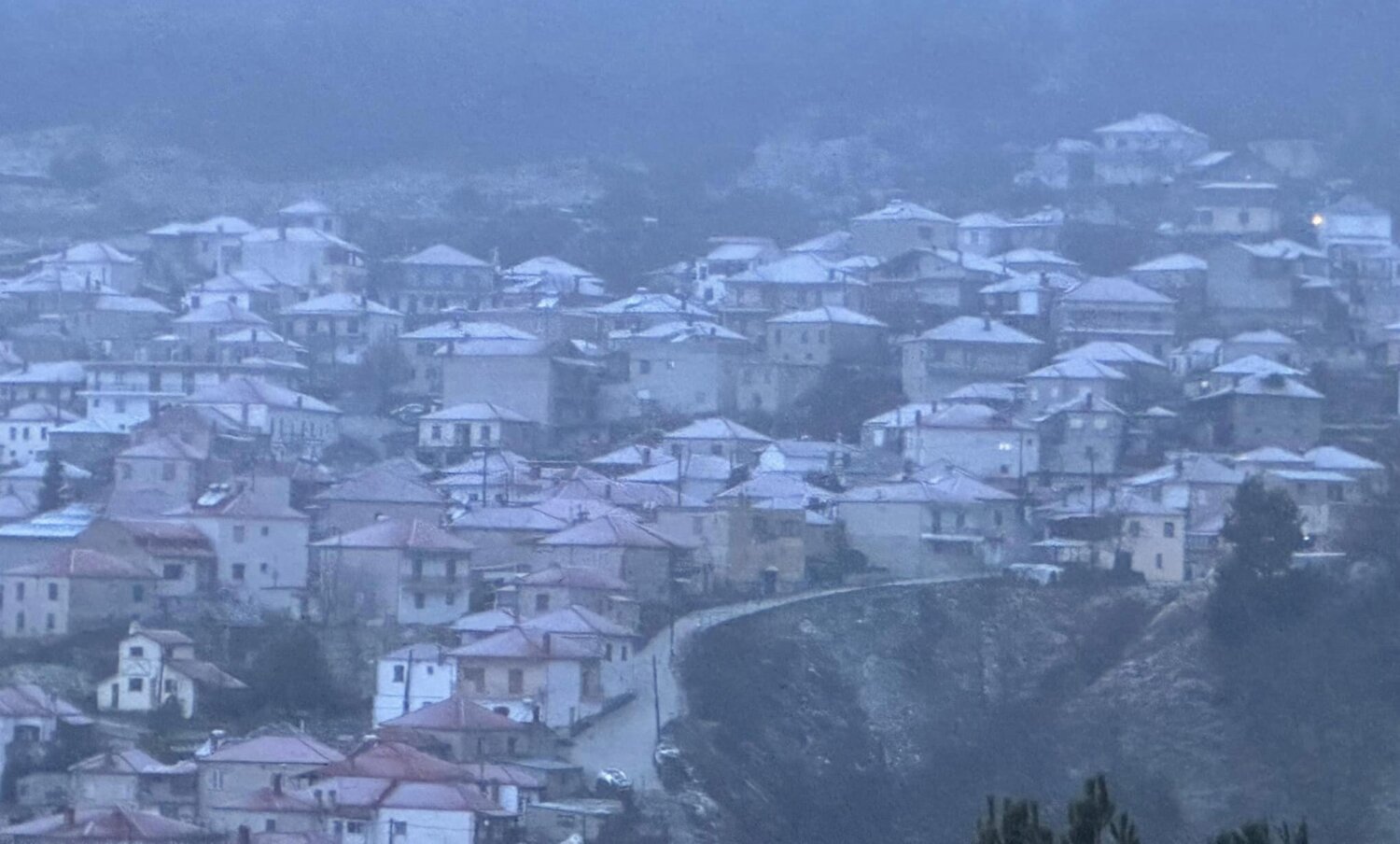 Χιονίζει στα ορεινά της Π.Ε. Λάρισας (φωτ. & βίντεο) - larissanet.gr