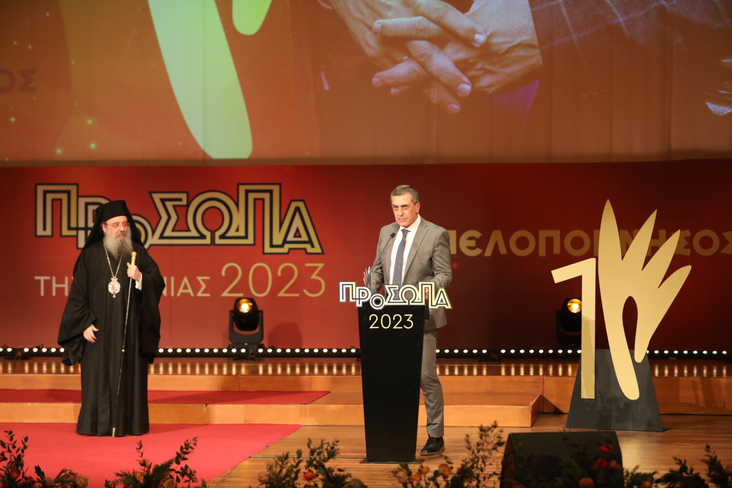 Βραβεύτηκε ως "πρόσωπο της χρονιάς" σε εκδήλωση στην Πάτρα ο Δ ...