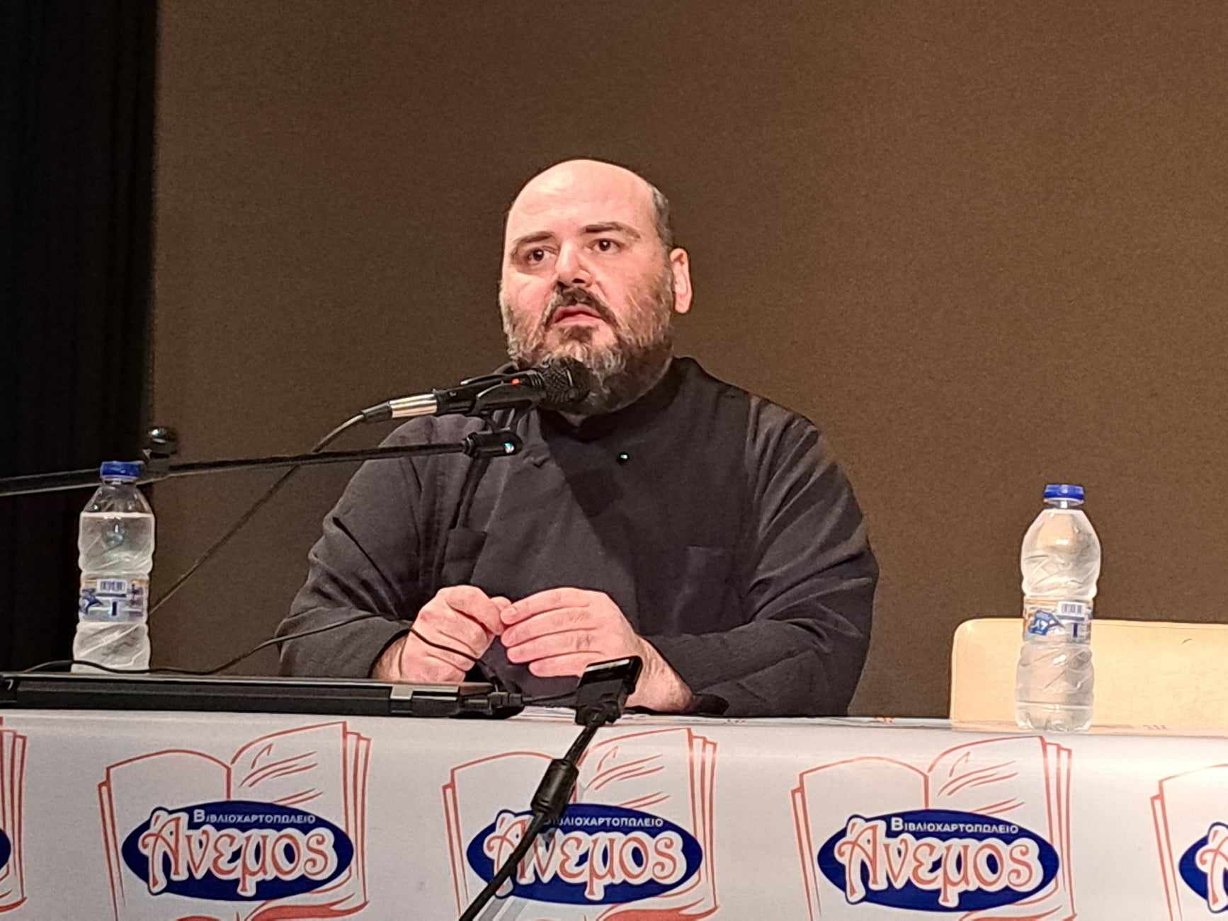 Παρουσιάστηκε το βιβλίο του π. Λίβιου "Γίνε... αυτό που είσαι, μπορείς ...