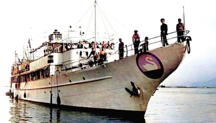 Δεν ξεχώριζες σκαρί, έβλεπες μόνο θάλασσα: Το θρυλικό πλοίο των ...
