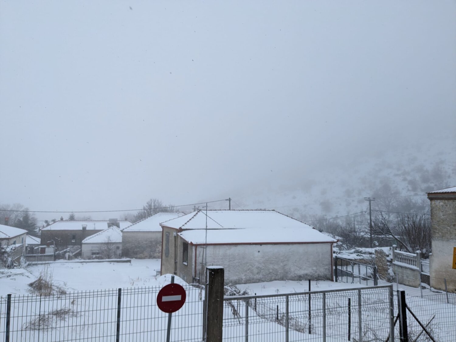 Λάρισα: Πρωί Κυριακής με λευκό τοπίο στην Καλλιπεύκη Ολύμπου (φωτ ...