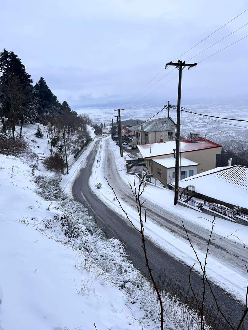 Λάρισα: Εικόνες από το χιονισμένο Λιβάδι Ολύμπου (φωτ & βίντεο ...